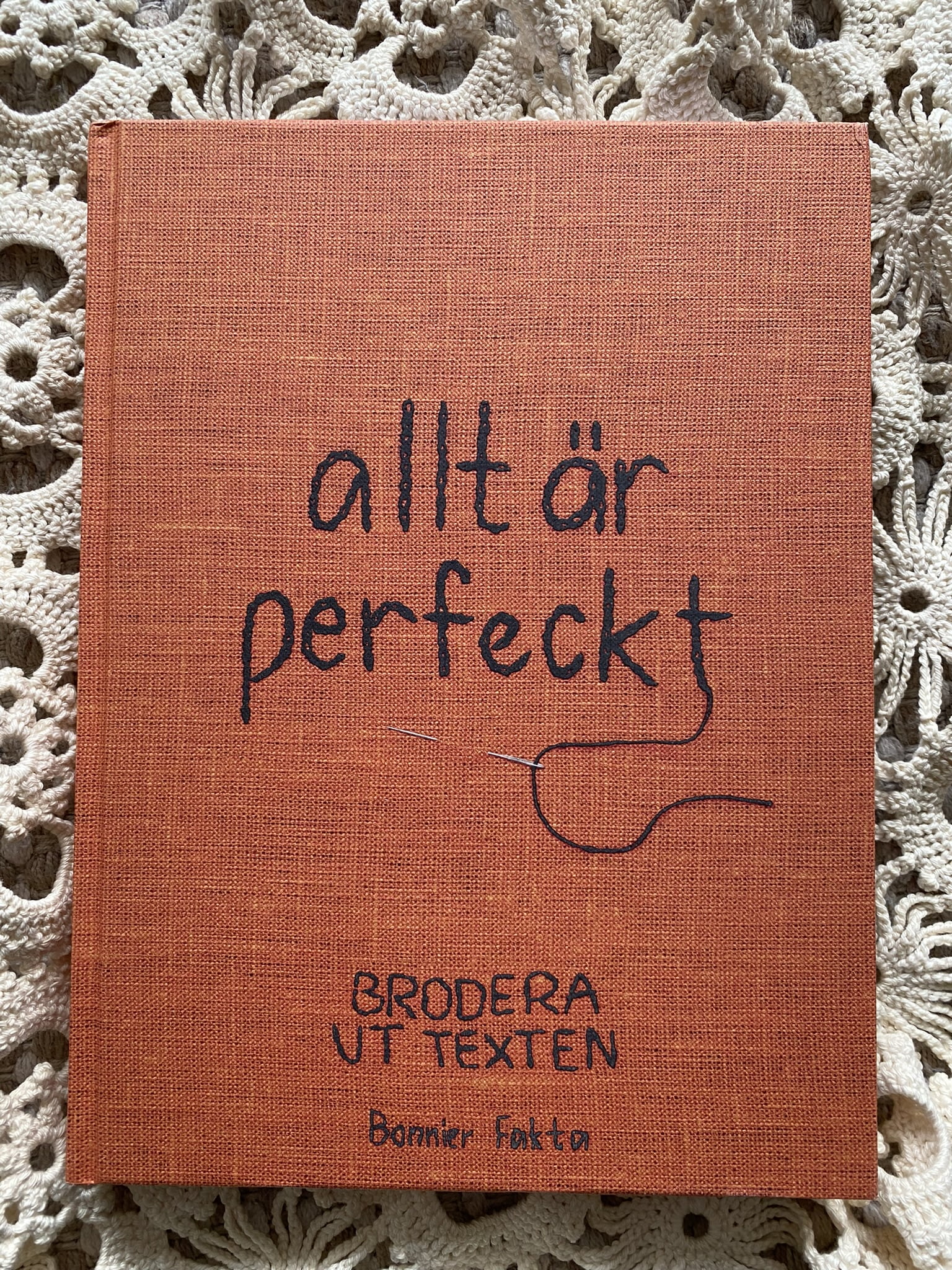Slöjdblogg: allt är perfeckt : Brodera ut texten • Slöjdmagasinet